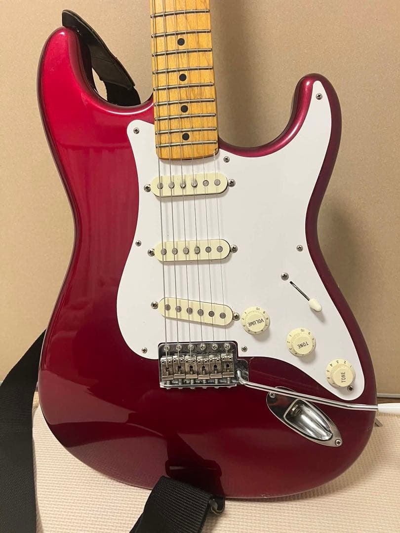 Fender Stratocaster のエレキギター (ケース付き)