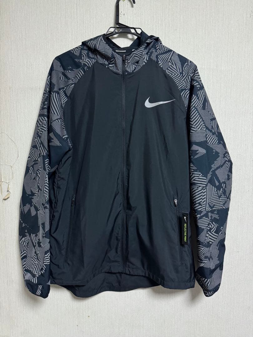 NIKEエッセンシャルフラッシュフーディー