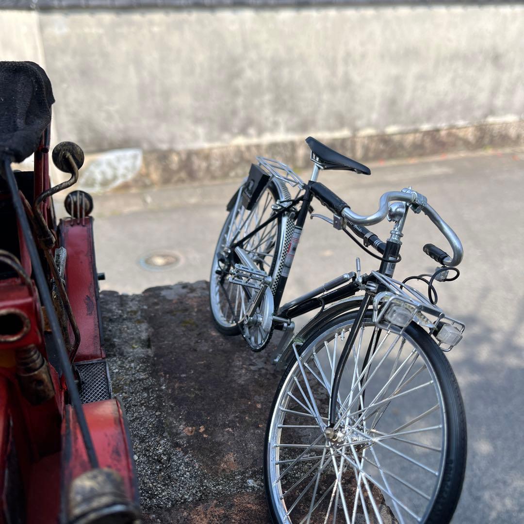 鷹の置物　車の置物　自転車の置物