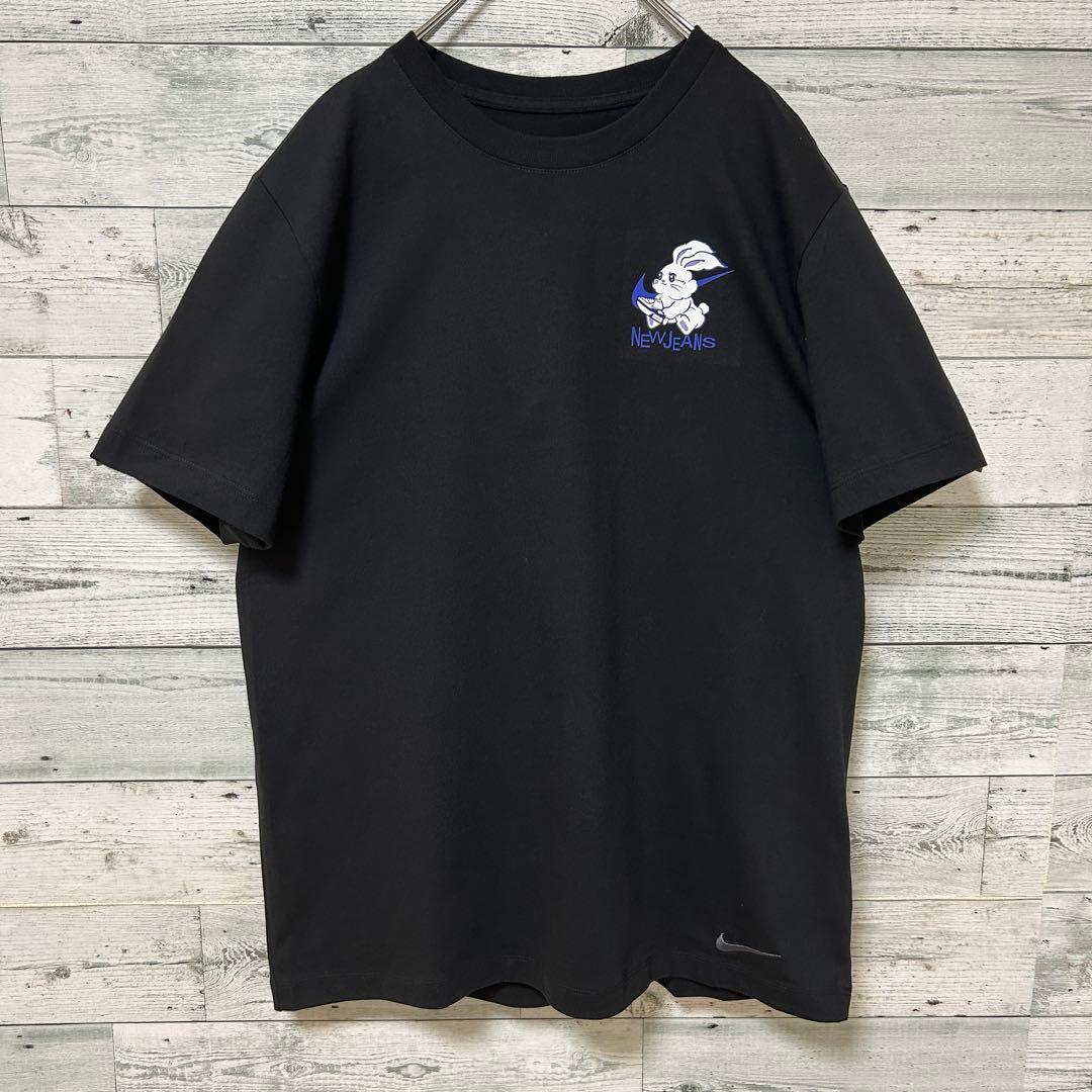 【XL】NIKE New Jeans コラボ Tシャツ スモールプリントバニーズ