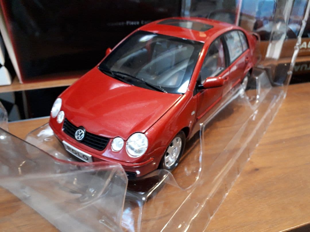 激レア VW POLO フォルクスワーゲン ポロ セダン 1/18 絶版ミニカー