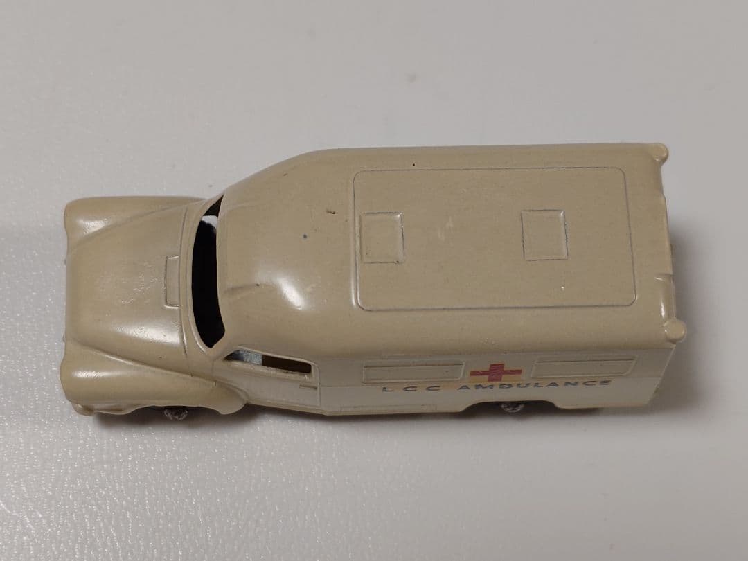 MATCHBOX 　No.14 　LOMAS AMBULANCE