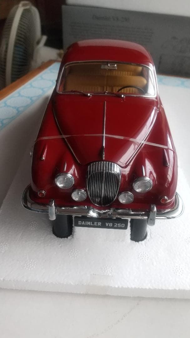 ミニカー Daimler V8-250 1:18 paragon