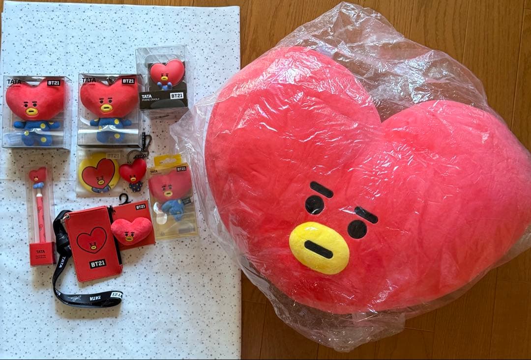 BT21 TATA クッション・チャームなど10点セットBTS V
