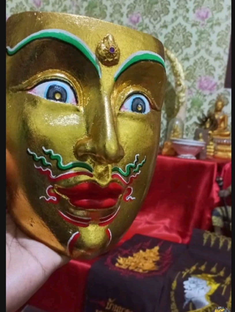Na Na Thong Mask タイのお守り　プラクルアン　恋愛　幸運　金運