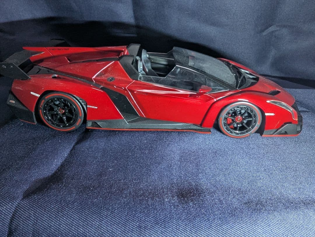 京商　1/18ミニカーLamborghini Veneno レッド