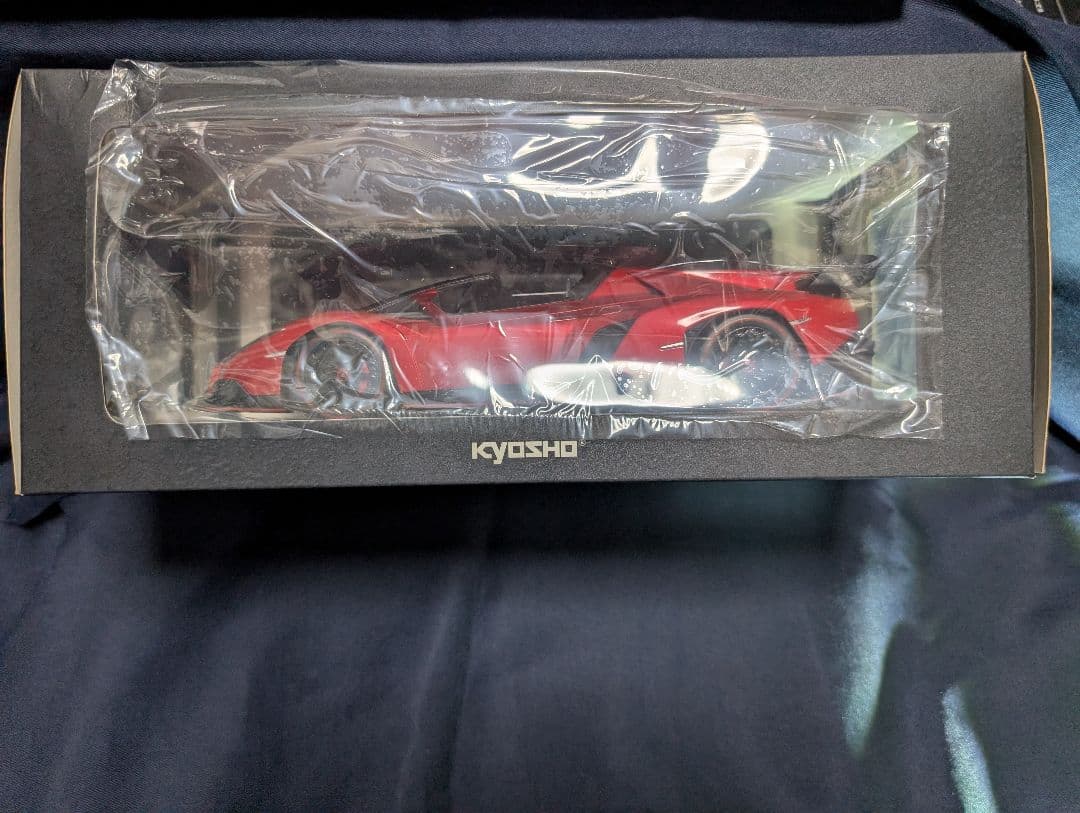京商　1/18ミニカーLamborghini Veneno レッド