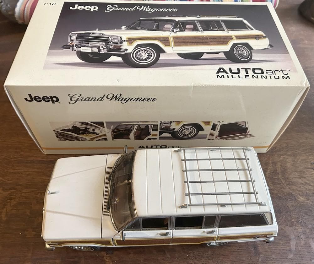 ★JEEP GRAND WAGONEER AUTOart(オートアート)1/18