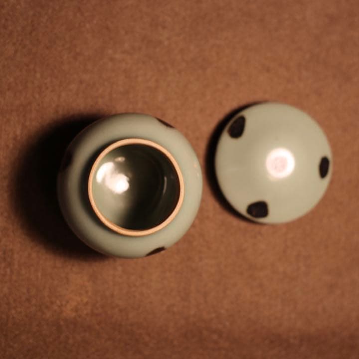 飛青磁 龍泉窯 南宋時代 12世紀【蓋内側にホツ有り】