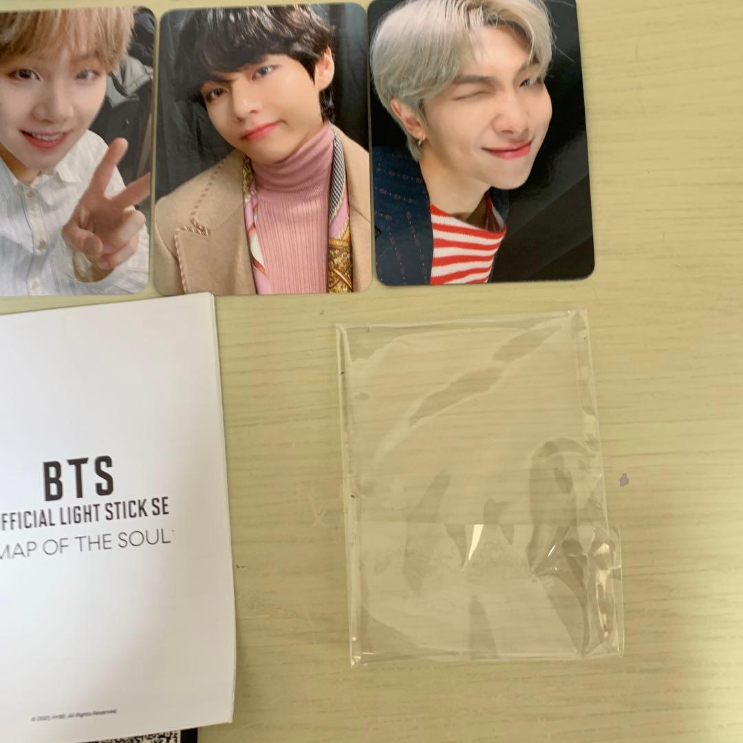 BTS オフィシャルライトスティックとブロマイド6枚 新品未使用です