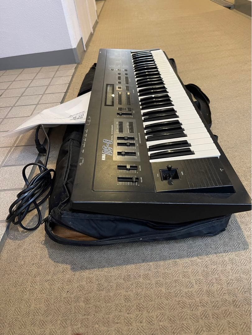 電子ピアノ　シンセサイザー　KORG DS-8