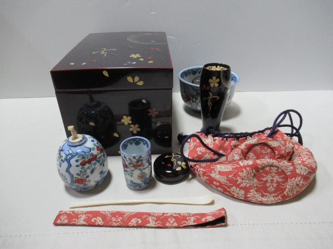 つ　蒔絵茶箱雪月花　中の道具皆揃　山中漆器　佐々木幸雪作　共箱