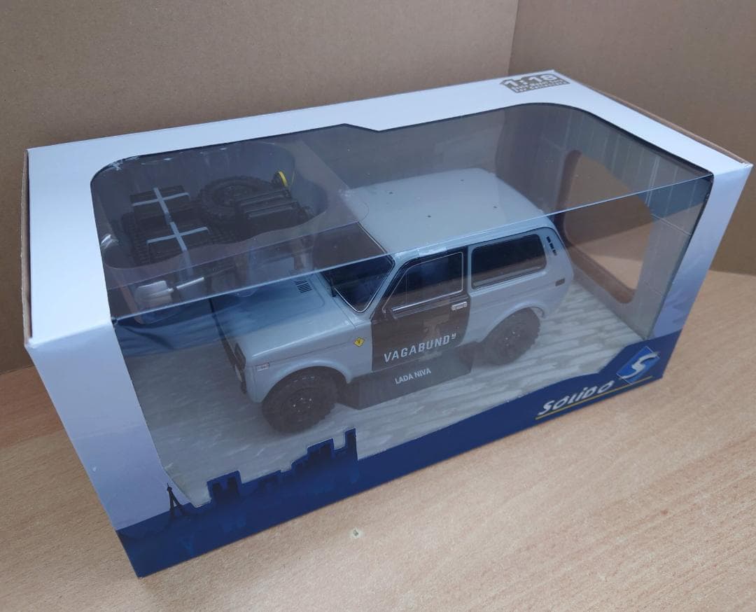 1/18 ラーダ ニーヴァ V LADA 1980 グレー ソリド製ダイキャスト