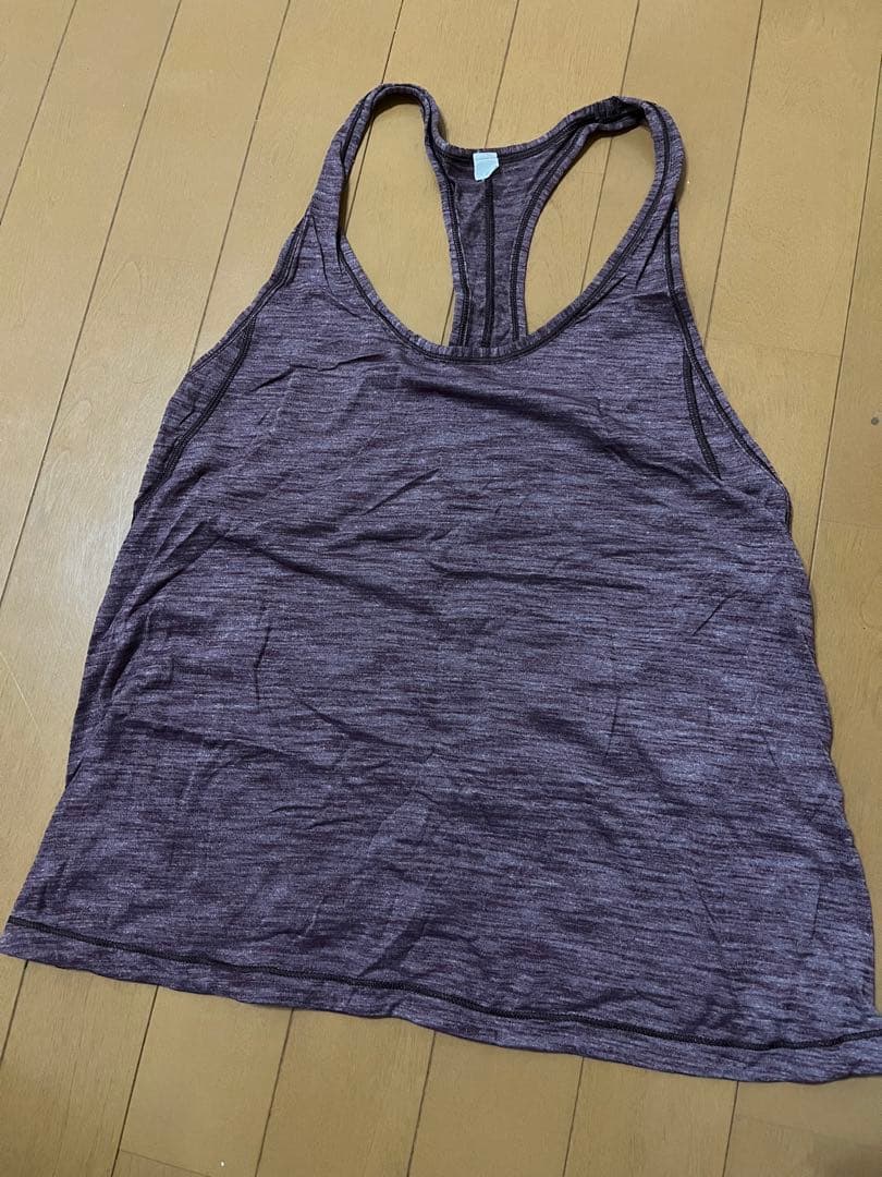 Lululemon タンクトップ