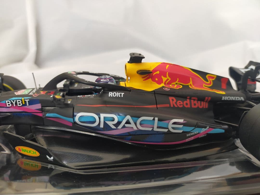 【中古】1/24 F1 ミニカー レッドブル RB19マイアミGP
