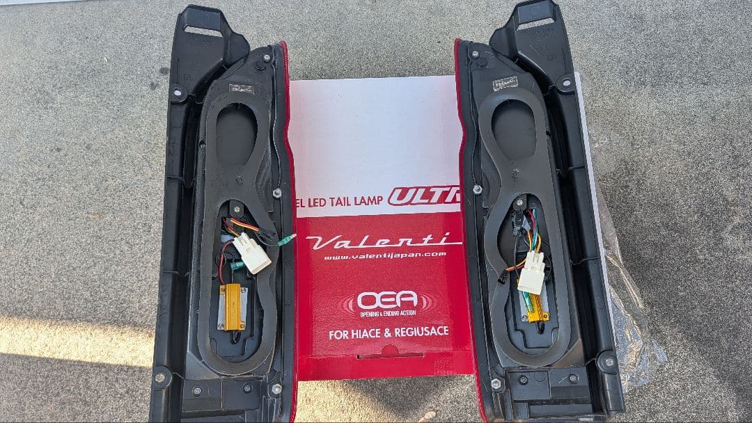 Valenti LEDテールランプ ウルトラシグマ ハイエース用 左側