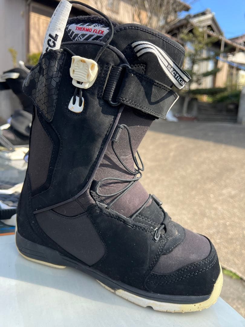 FLOWの板 SALOMONのビンディング DEELUXEのブーツ