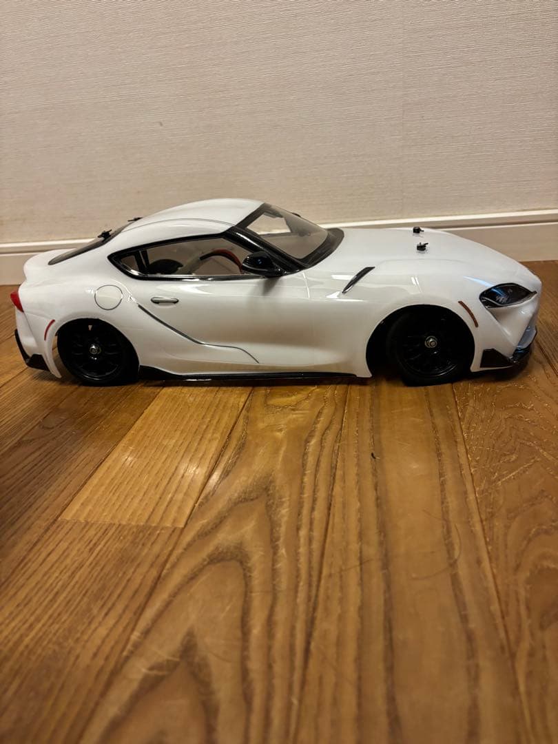 タミヤ　1/10 完成済ラジコン XB トヨタ　スープラ　ホワイト