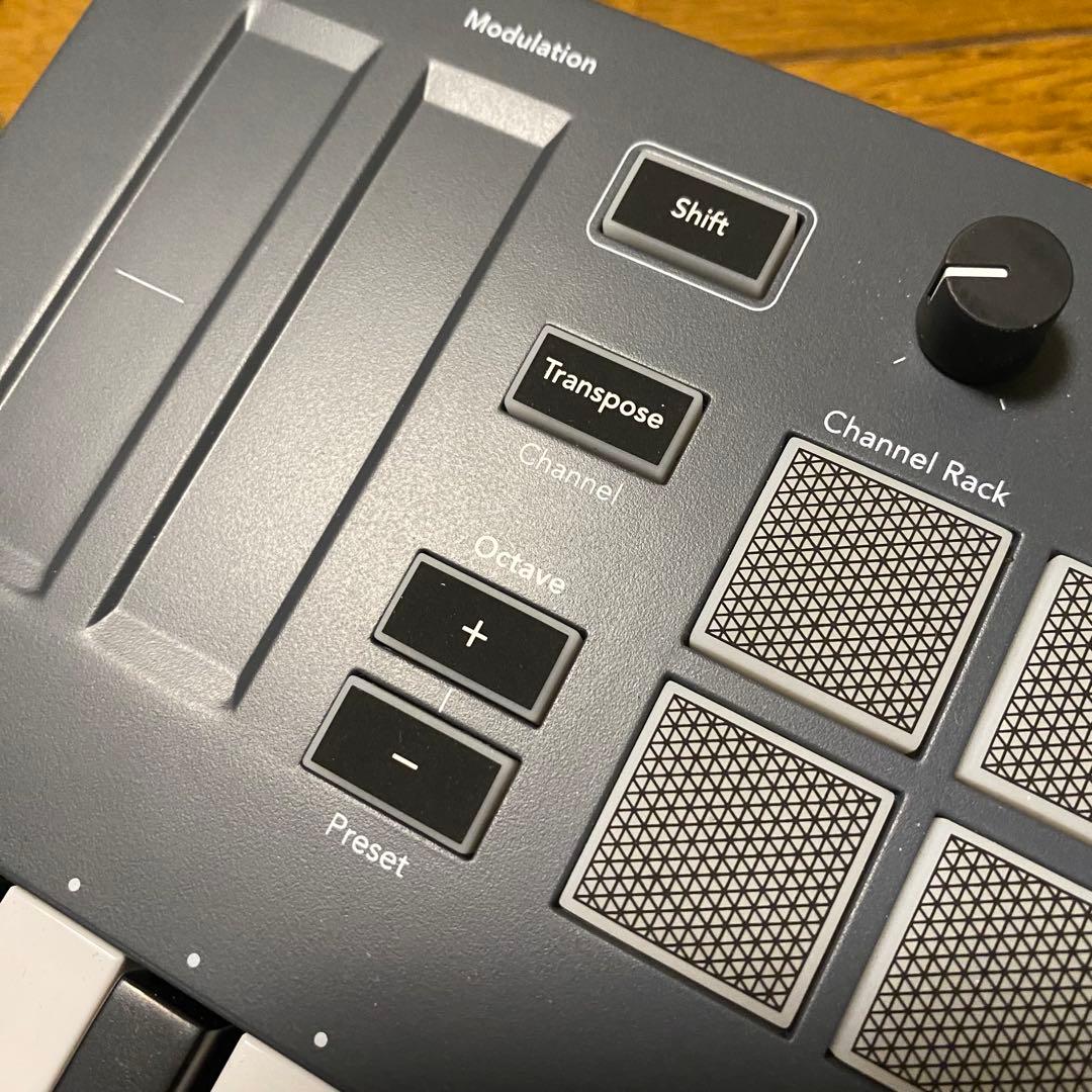 極美品★匿名　Novation FLKEY Mini MIDIキーボード 25鍵