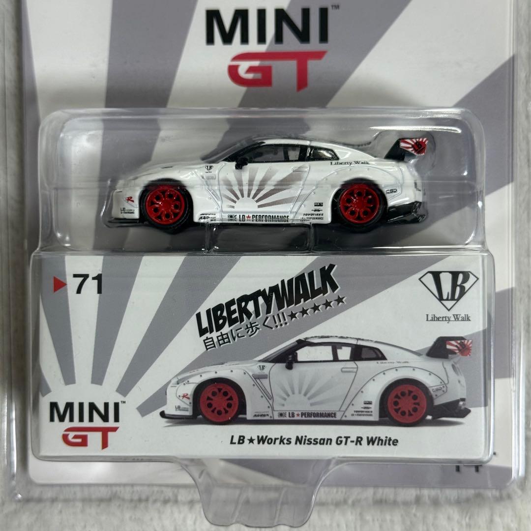 MINI GT 1/64 LBワークス 日産GT-R ホワイト LBWK