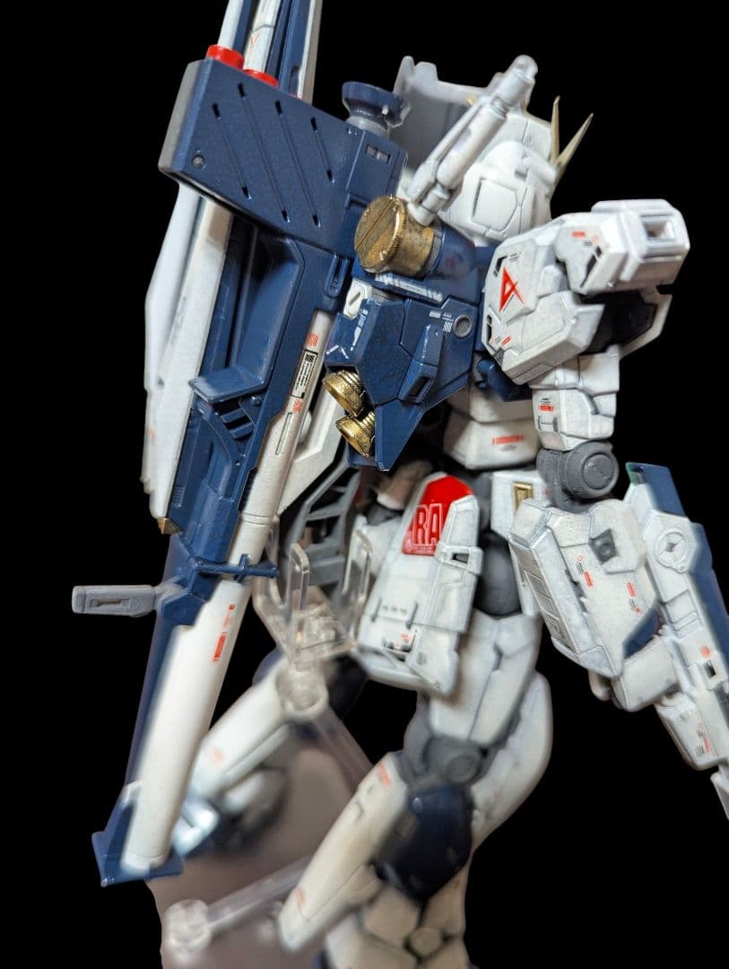 ​【完成品】RG 1/144 νガンダム（ガンプラ）