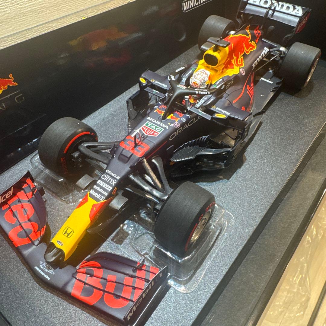 Red Bull Racing F1 ミニカー 1/18