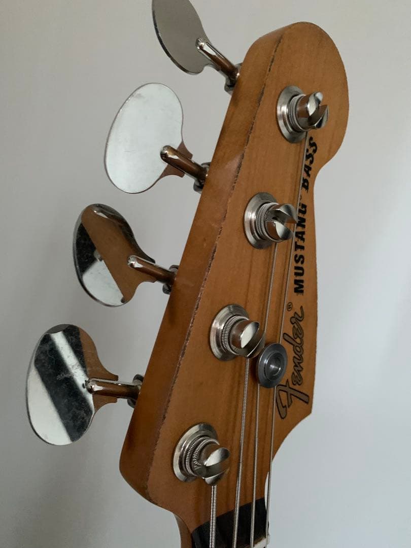 ベース FENDER JMJ Road Worn Mustang Bass
