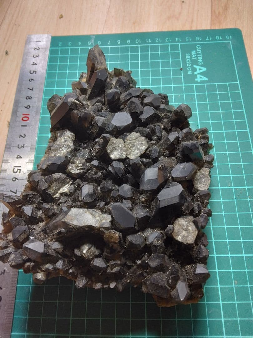 中国産　モリオン水晶　クラスター　黒水晶