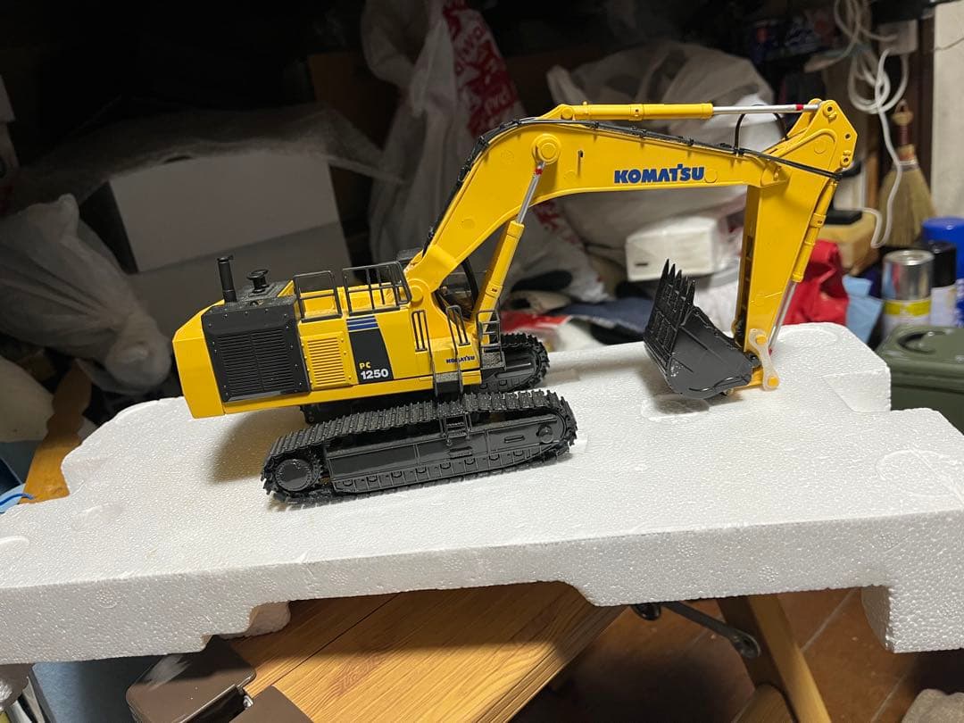 KYOSHO 1/50 油圧ショベル KOMATSU コマツ PC1250-8