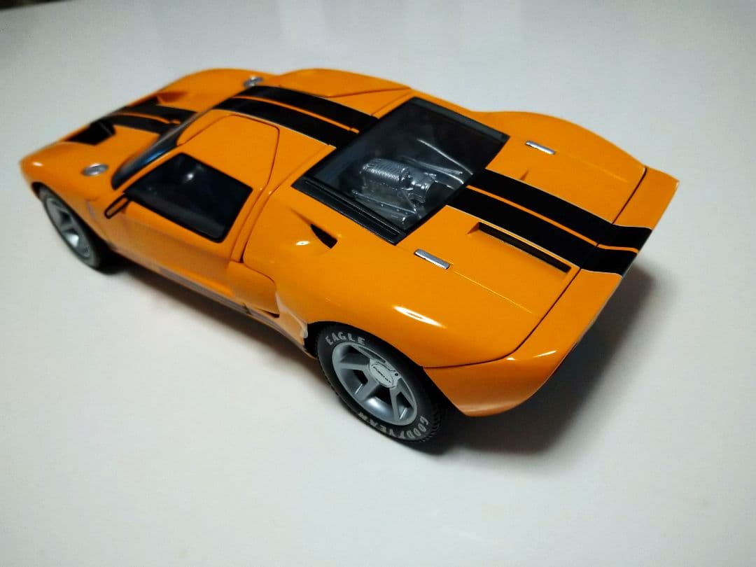 車　ダイキャストミニカー　1/18　フォードＧＴ　ＢＥＡＮＴＡＬＫ　Ｇ.Ｐ
