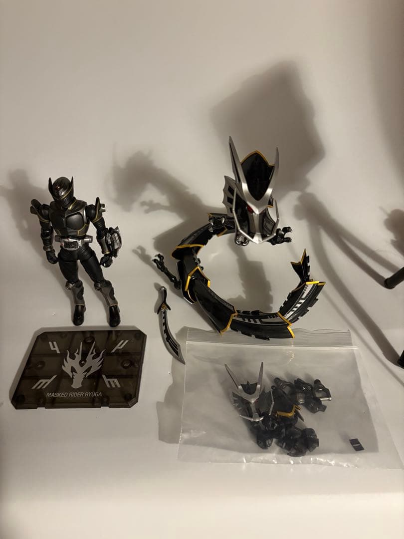 フィギュアーツ　仮面ライダーリュウガ
