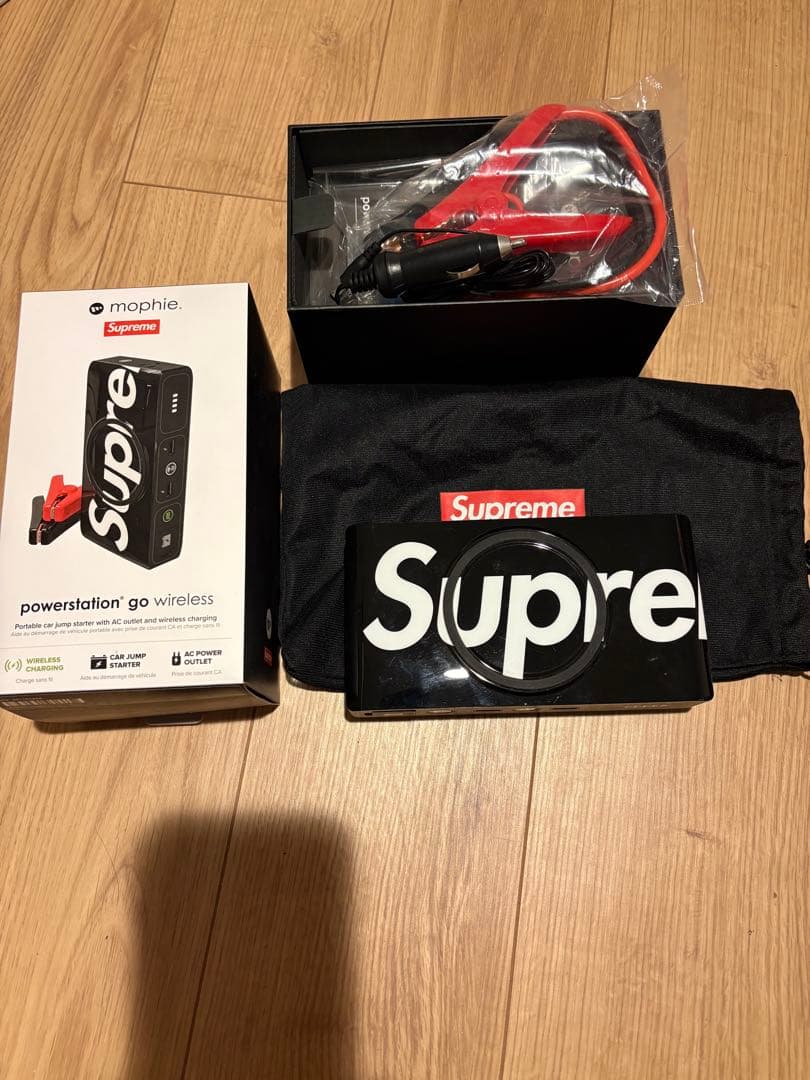 supreme mophie ワイヤレス　パワーステーション　バッテリー