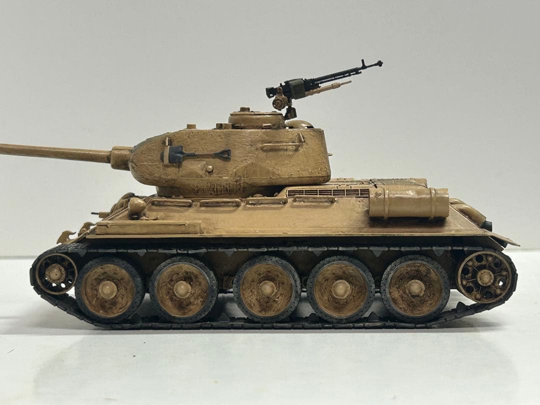 タミヤ　1/35 T-34-85 完成品　エジプト　戦車　模型　プラモデル