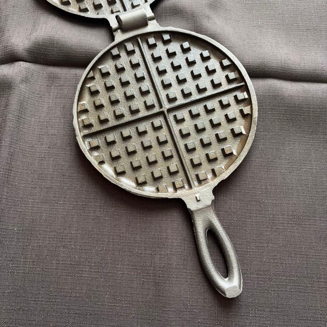ROME WAFFLE IRON 鋳鉄製 アウトドアでもワッフル焼けます