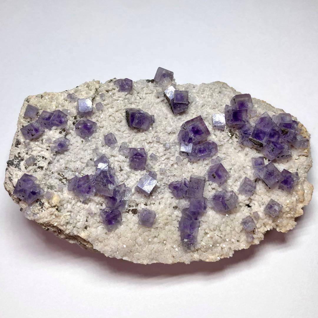 蛍石 パープル ゾーニング フローライト 原石 鉱物 天然石 標本 鉱石