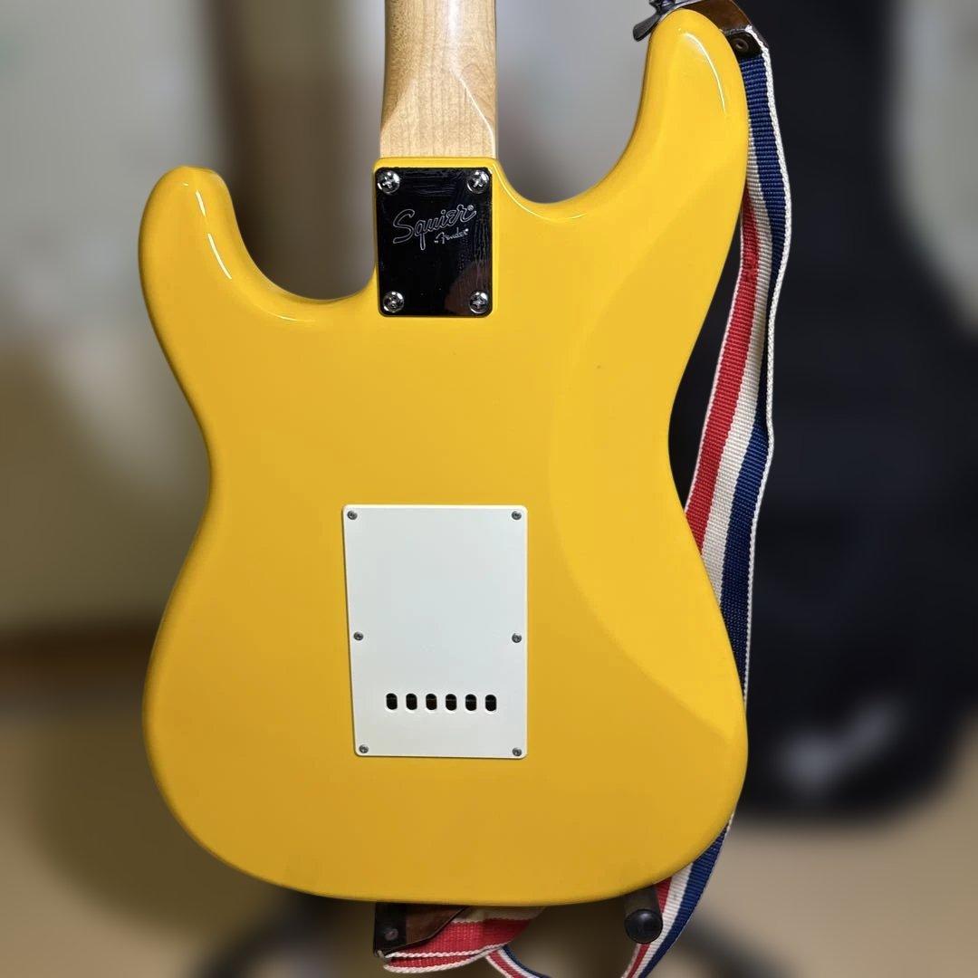ミ*ー様 Squier by Fenderストラトキャスター イエローソフトケー