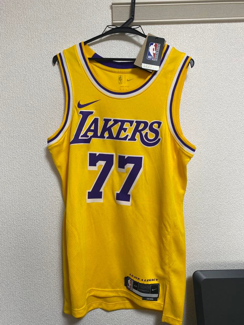 Nike Lakers ユニフォーム 77番　ドンチッチ