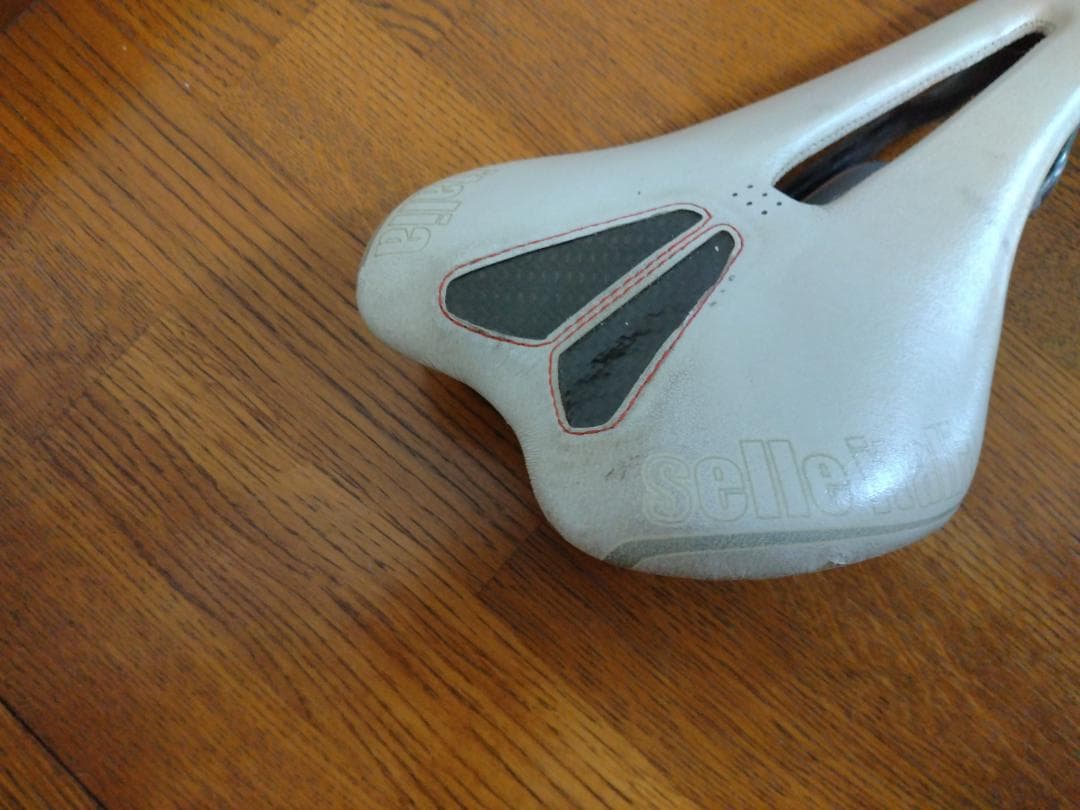 Selle Italia SLR CARBONIO ホワイト