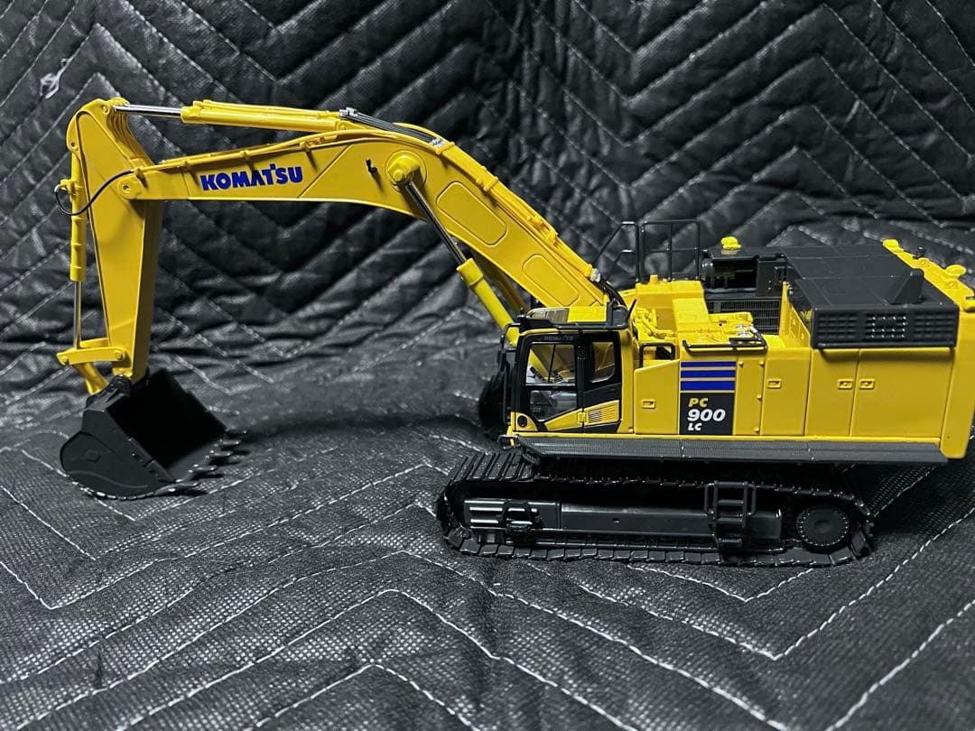 KOMATSU コマツミニチュア　pc900LC-11 1/50スケール