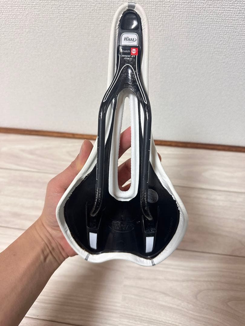 Selle Italia SLR Carbon サドル 142mm