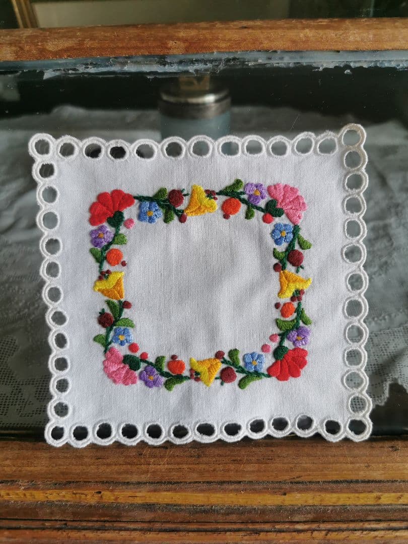 アンティーク カロチャ刺繍 スカラップアイレット ドイリー ２枚ペアセット