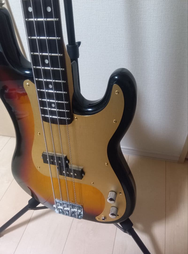 『再値下げ』Precision Bass ゴールドカラーピックガード