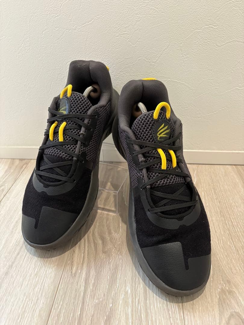美品28cmUnder Armour Curry 6 FloTro