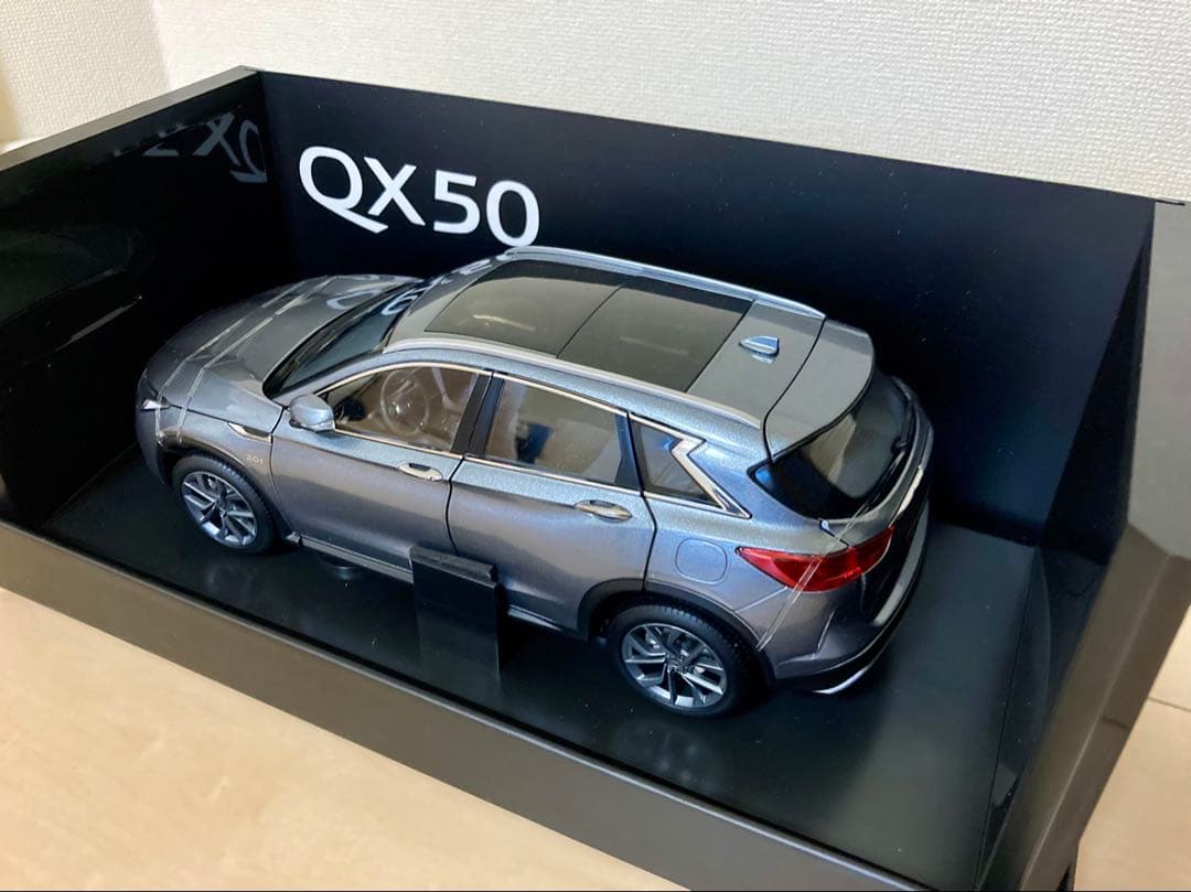 1:18 インフィニティ INFINITY QX50 シルバー　日本非売品