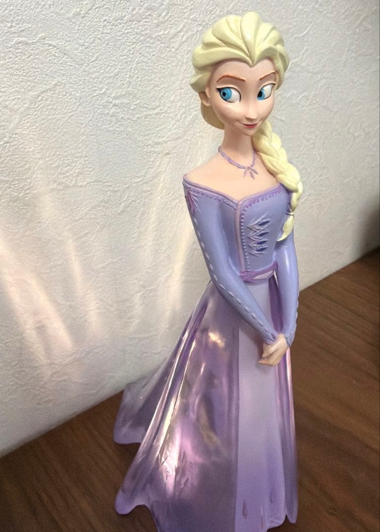 ディズニーストア♡アナと雪の女王Ⅱ♡エルサ ナイトドレス LEDライトフィギア