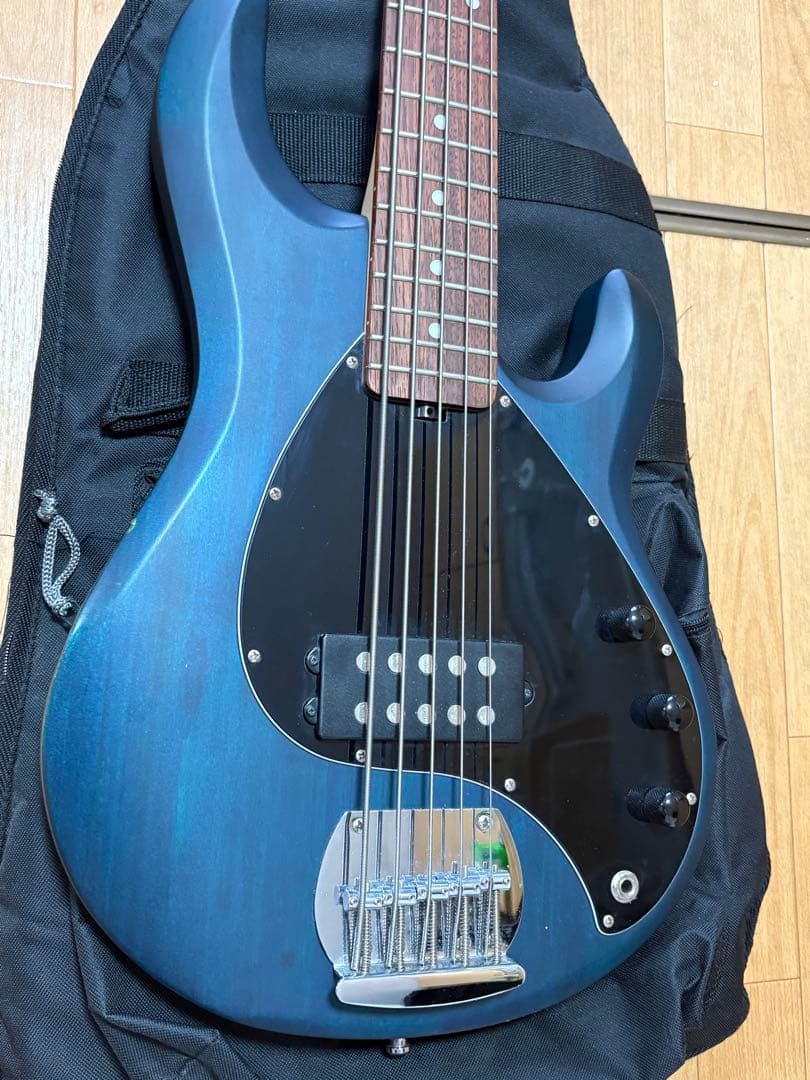 MUSICMAN sterling 5弦　ベース　程度良好　ケース付