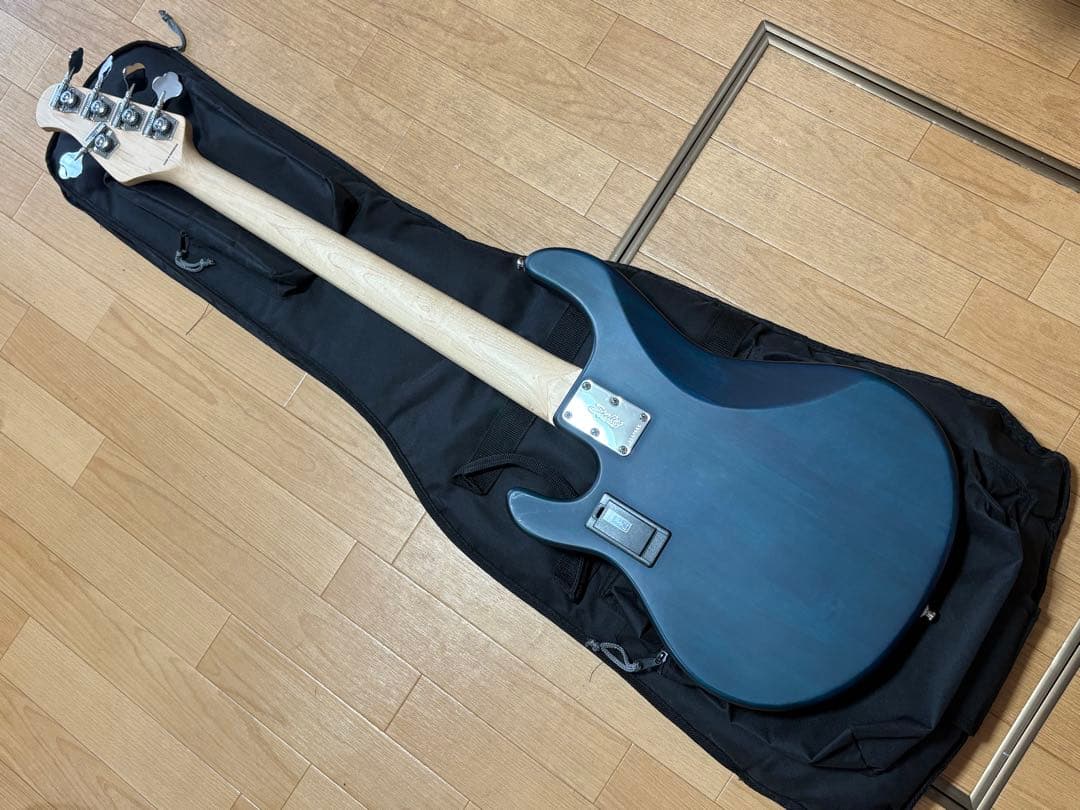 MUSICMAN sterling 5弦　ベース　程度良好　ケース付
