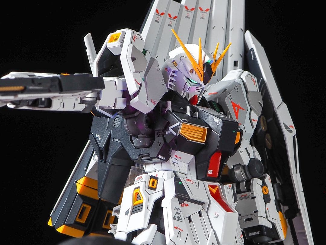 mg νガンダム　ver.ka 全塗装　完成品 筋彫り　マスキング　発光など
