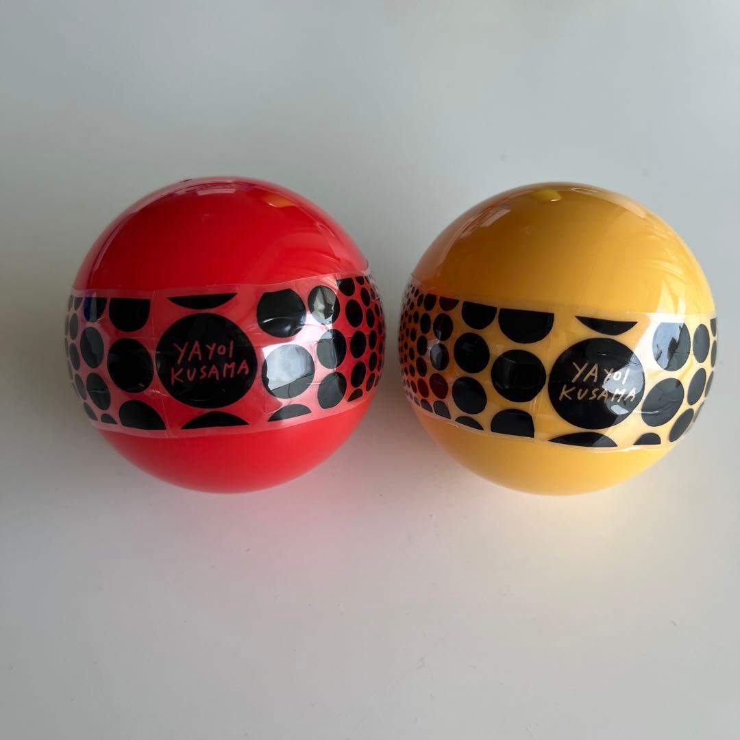 草間彌生 キーホルダー 赤・黄2個セット 新品未開封 YAYOI KUSAMA