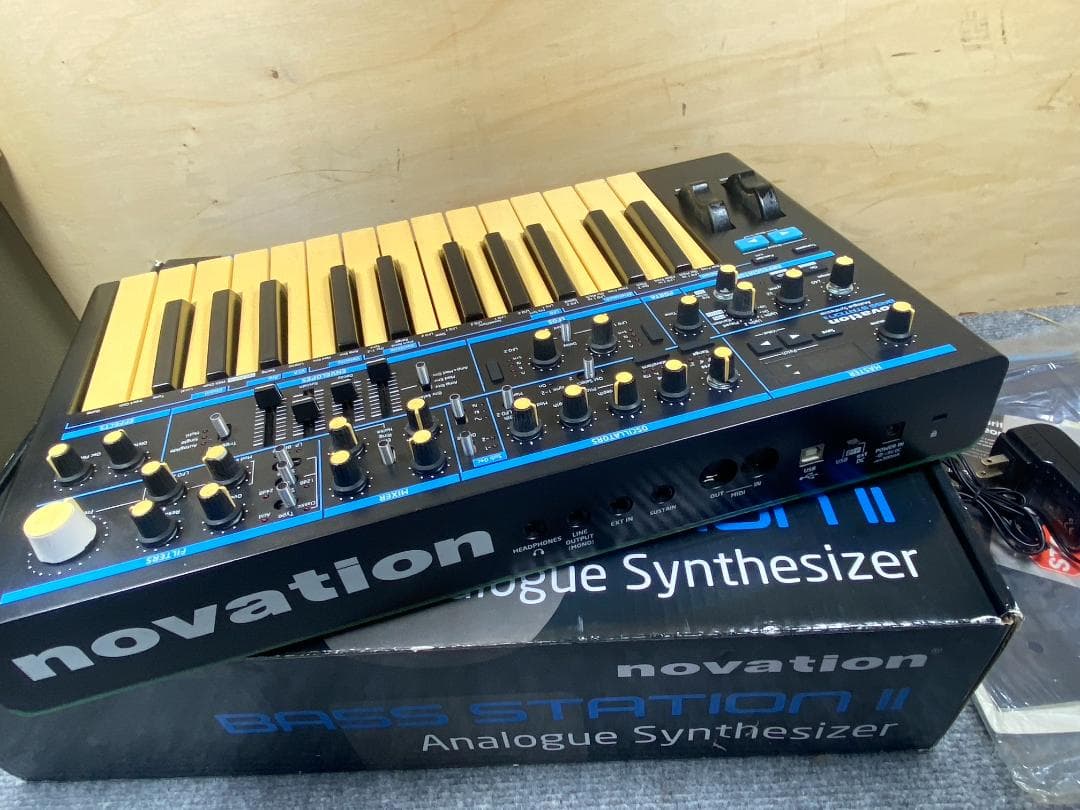 1026 NOVATION BASS STATION 2 シンセサイザー